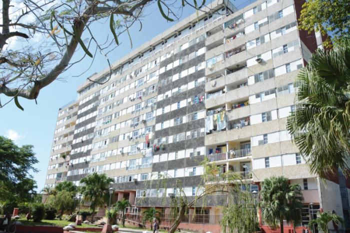 Desafíos en el edificio Doce Plantas: Los ascensores y los apagones | Radio Sancti Spíritus