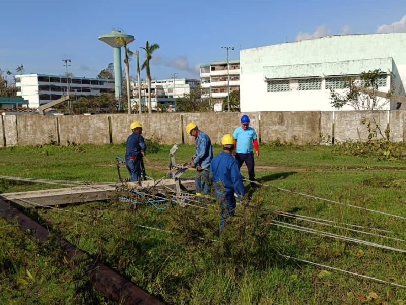 Eléctricos espirituanos trabajan por restaurar daños de huracán Ian en ...
