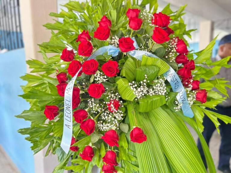 Ofrendas florales de Raúl y de Díaz-Canel al Capitán de la PNR Leonel ...