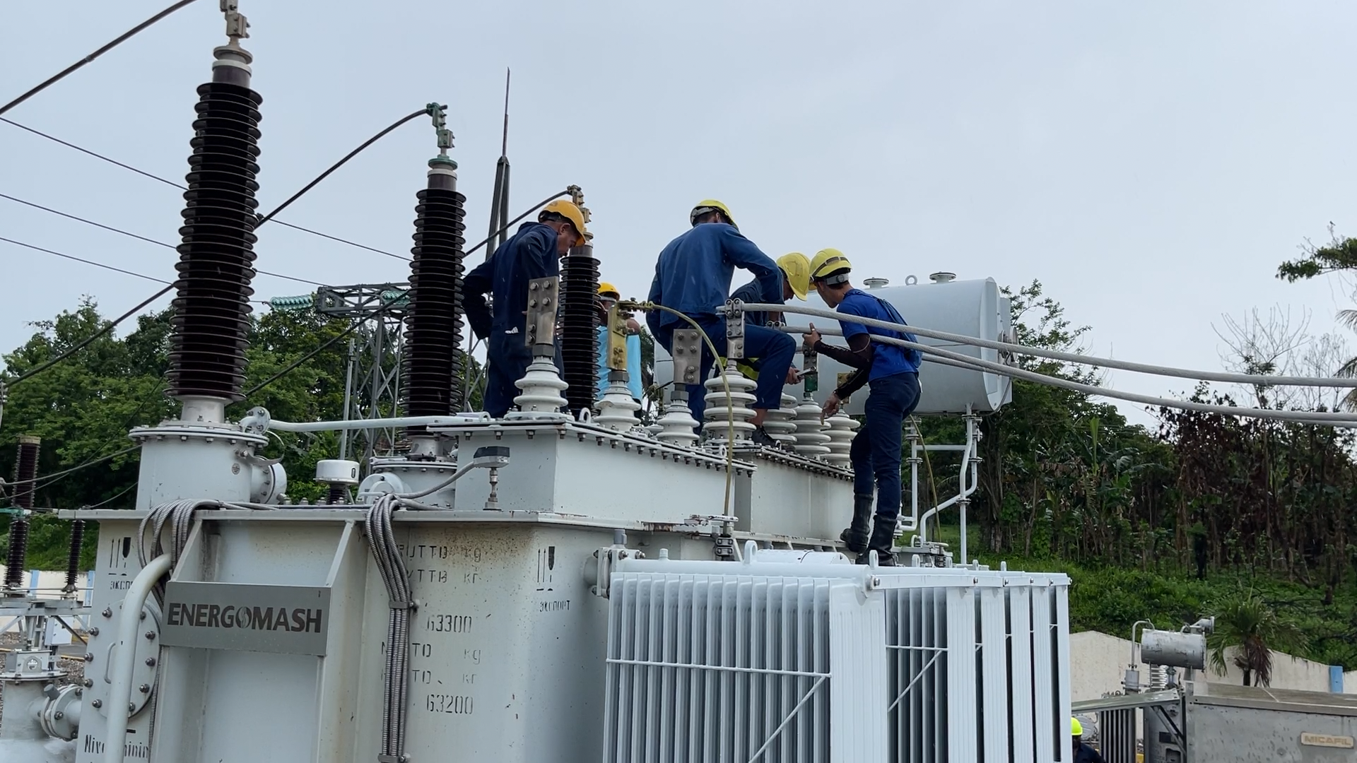 Avanzan los trabajos de mantenimiento en transformador de 110 KV a pesar de las condiciones ...