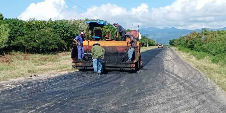 A punto de concluir pavimentación del pedraplén en la península Ancón ...